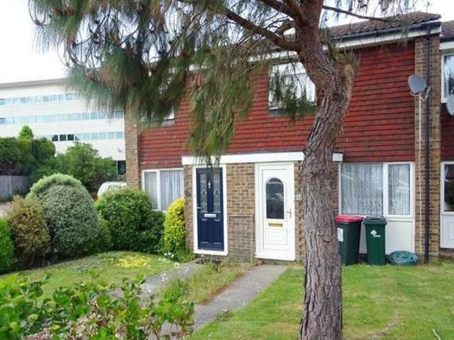 2 bedroom terraced house for rent in Holmcroft Southgate RH10