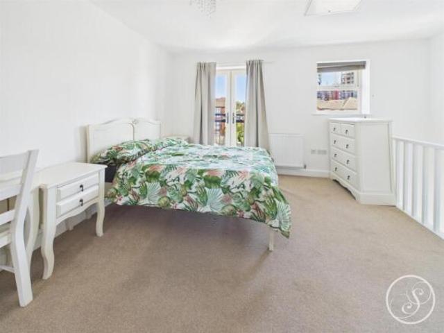 2 bedroom town house for rent in Holts Crest Way, Leeds, LS12
