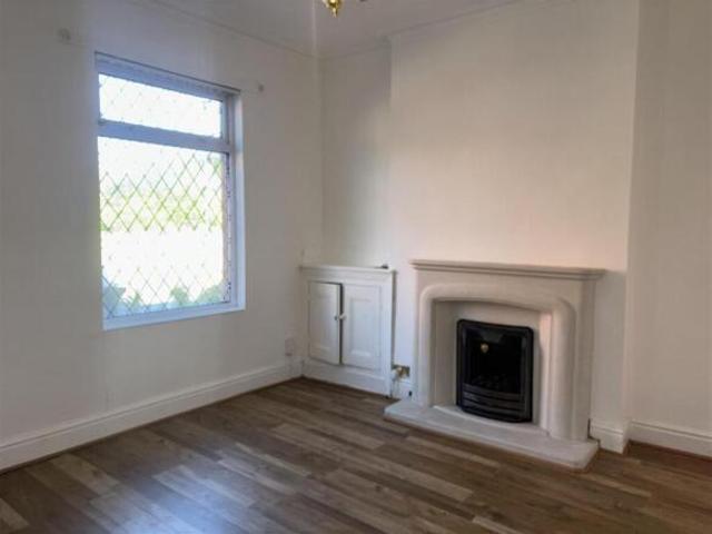 2 bedroom terraced house for rent in Holyoake Street, Droylsden, M43