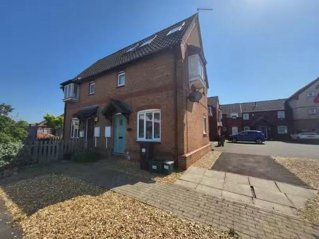 2 bedroom terraced house for rent in Home Orchard, Yate, Brist.