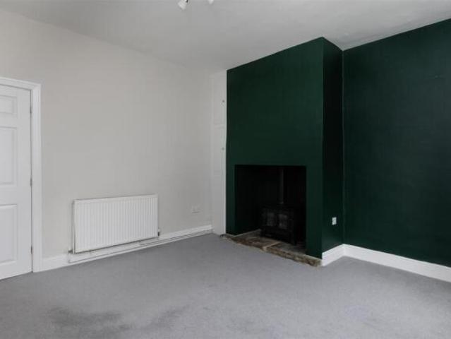 2 bedroom terraced house for rent in Halifax Road, Huddersfield, HD3