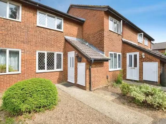 2 bedroom terraced house for rent in Hamble Walk, Woking, GU21