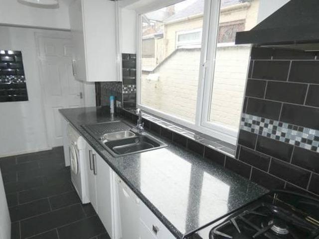 2 bedroom terraced house for rent in Hammersley Street Birches Head ST1