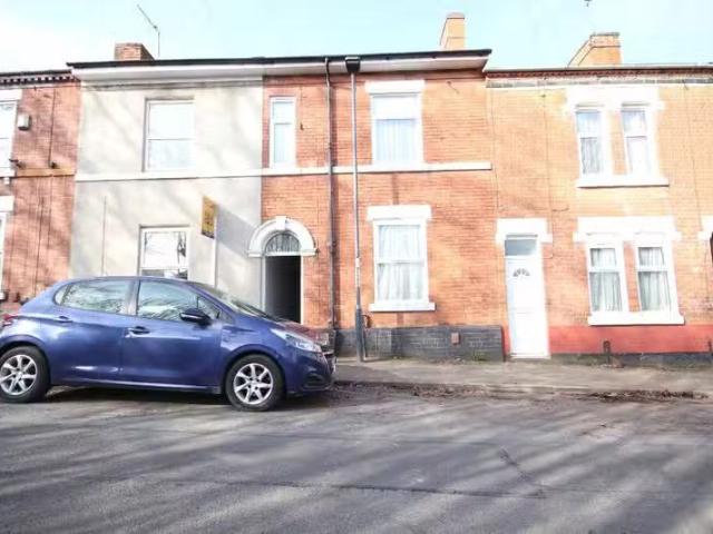 2 bedroom terraced house for rent in Handford Street Availab.