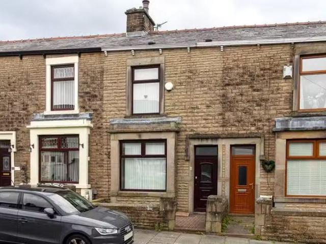 2 bedroom terraced house for rent in Hanson Street, Great Harw.