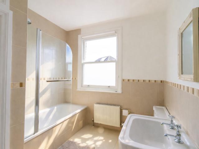 2 bedroom terraced house for rent in Hanworth Road, Hampton, Middlesex, TW12