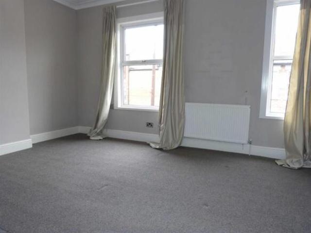 2 bedroom terraced house for rent in Hardy Avenue, Chorlton Green, M21