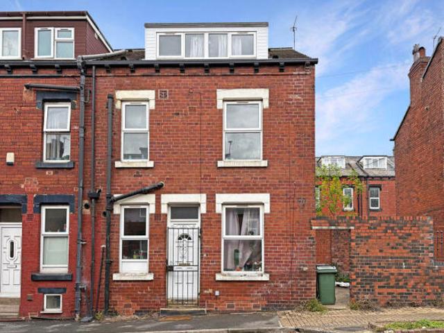 2 bedroom terraced house for rent in Harold Mount, Leeds, LS6