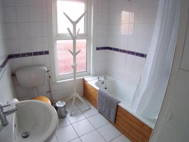 2 bedroom terraced house for rent in Harold Avenue, Leeds, LS6