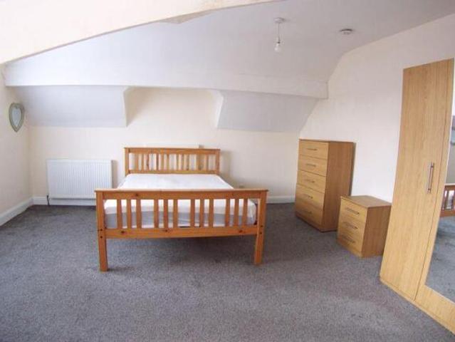 2 bedroom terraced house for rent in Harold Grove, Leeds, LS6