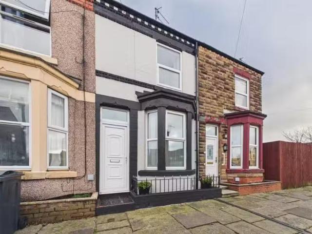 2 bedroom terraced house for rent in Harrowby Road South, Birk.