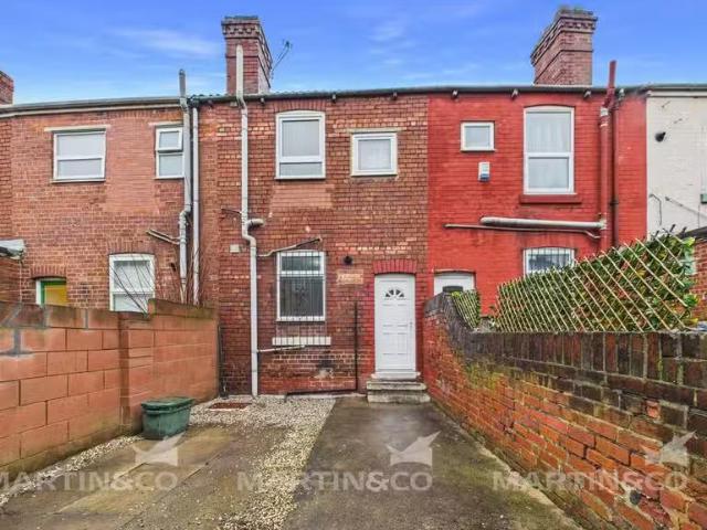 2 bedroom terraced house for rent in Harrington Street, Doncas.
