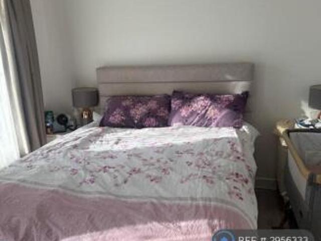 2 bedroom terraced house for rent in Haselbury Road, London, N18