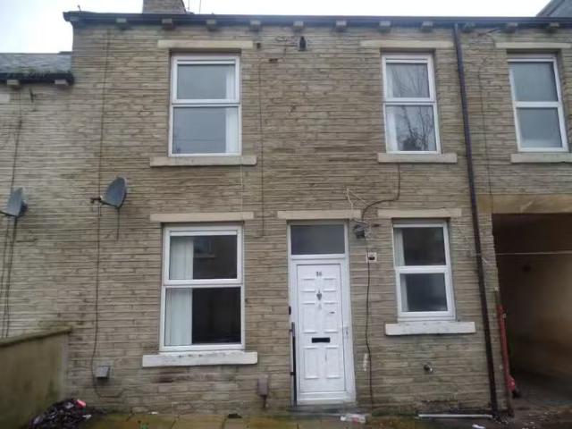 2 bedroom terraced house for rent in Heap Lane, Bradford, BD3