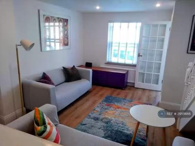 2 bedroom terraced house for rent in Hendon Street, Brighton.