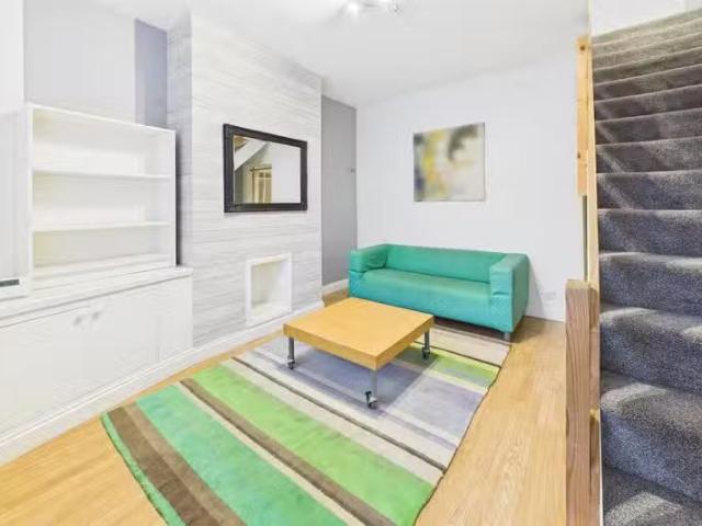 2 bedroom terraced house for rent in Henrietta Street, Foleshi.