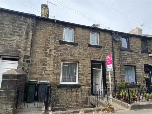 2 bedroom terraced house for rent in Hermit Hole, BD21