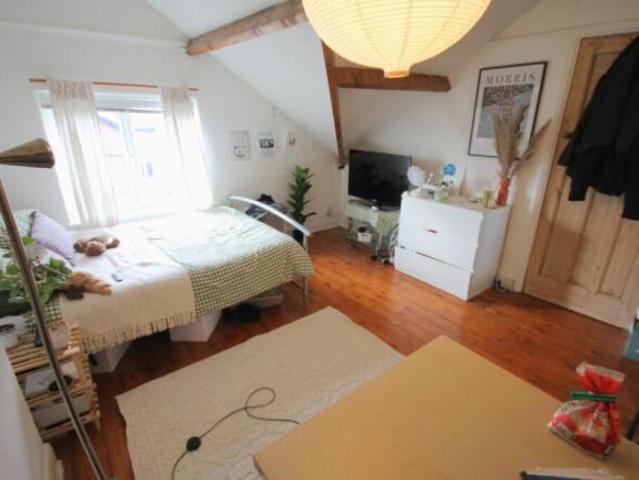 2 bedroom terraced house for rent in Hessle Road, Leeds, LS6