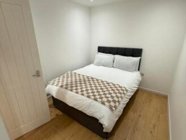2 bedroom terraced house for rent in High Road, Romford, RM6