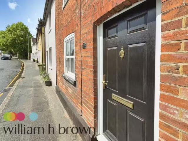 2 bedroom terraced house for rent in High Street, Kelvedon, CO.