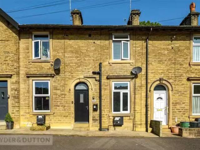 2 bedroom terraced house for rent in Hightown Lane, Holmfirth.
