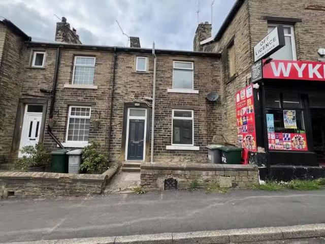 2 bedroom terraced house for rent in Huddersfield Road, Wyke.