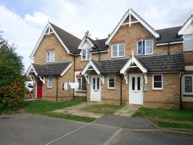 2 bedroom terraced house for rent in Huntington Place Slough SL3