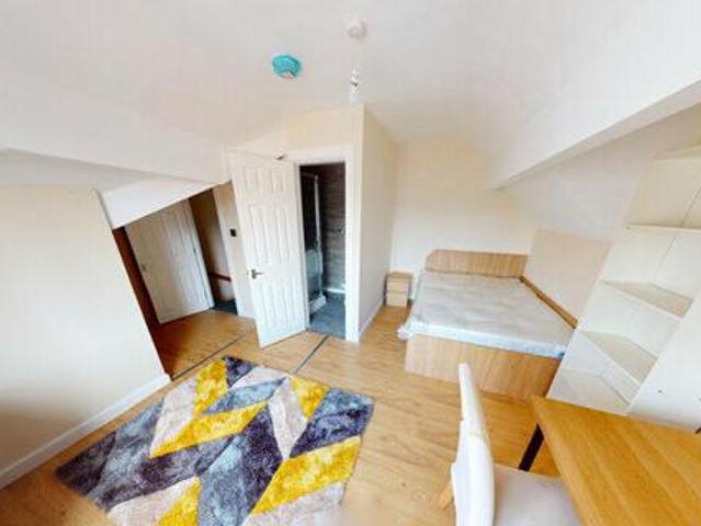 2 Bedroom Terraced House For Rent In Hyde Park