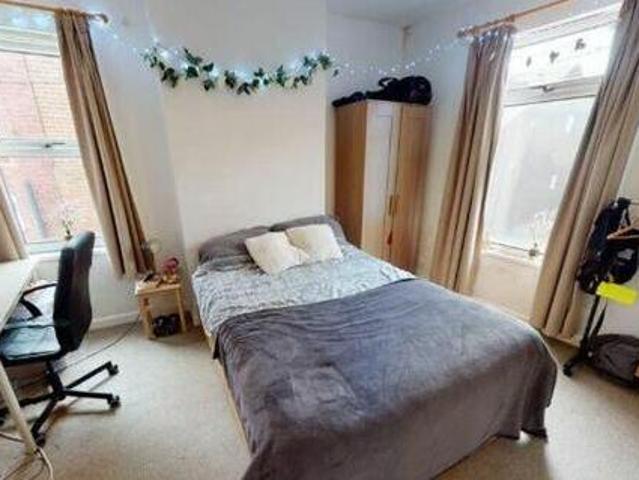 2 Bedroom Terraced House For Rent In Hyde Park