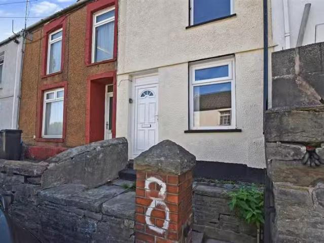 2 bedroom terraced house for rent in Industrial Terrace, CF48