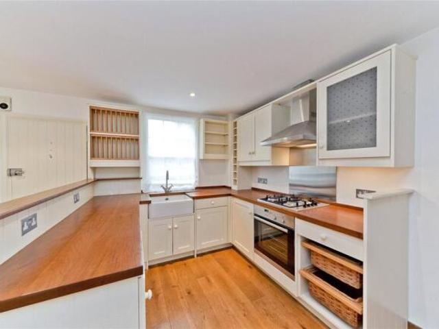 2 bedroom terraced house for rent in James's Cottages, Kew Road, Kew, TW9