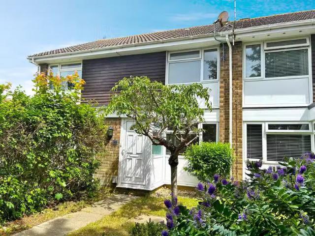2 bedroom terraced house for rent in Ontario Close, Worthing.