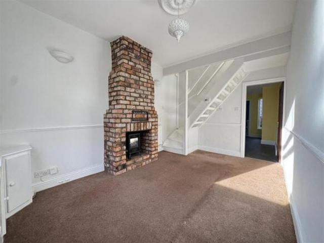 2 bedroom terraced house for rent in Oak Street, York, YO26
