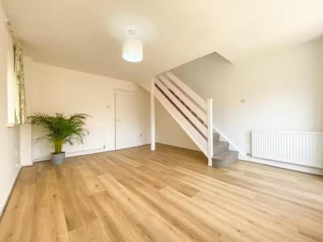 2 bedroom terraced house for rent in Oakleafe Drive, Pontprenn.