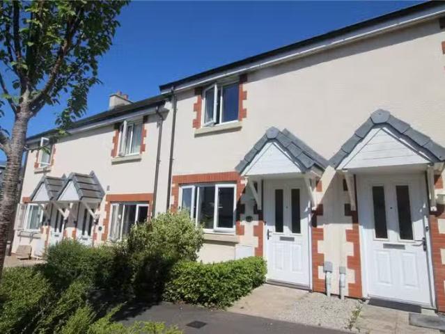 2 bedroom terraced house for rent in Old Market Place, Holswor.