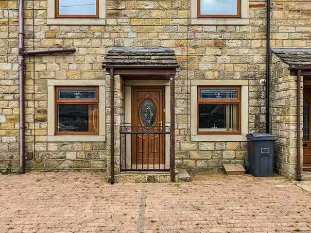 2 bedroom terraced house for rent in Old Lane, Birkenshaw, BD11