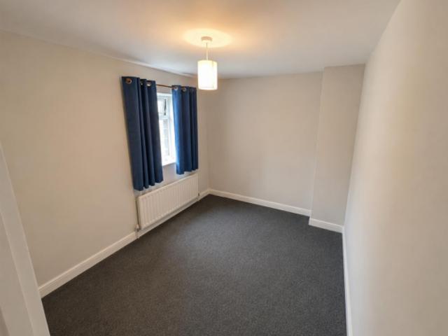 2 bedroom terraced house for rent in Old Road, Denholme, Bradford, BD13