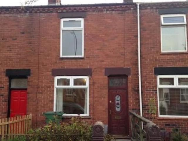 2 bedroom terraced house for rent in Old Road WN4