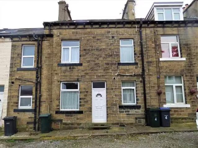 2 bedroom terraced house for rent in Opal Street, Keighley, We.