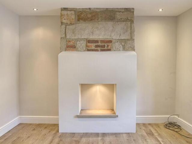 2 bedroom terraced house for rent in Orchard Lane, Guiseley, LS20. In the'heart' of guiseley, in proximity to local shops/retail. LS20