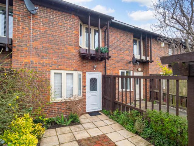 2 bedroom terraced house for rent in Osborne Place, Sutton, SM1