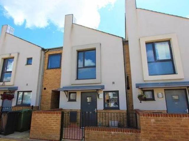 2 bedroom terraced house for rent in Ovington Gardens Eastleigh SO50