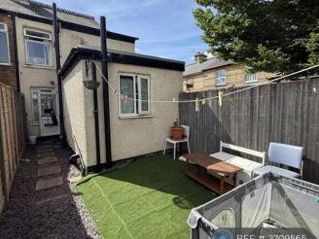 2 bedroom terraced house for rent in Oxford St, Watford, WD18