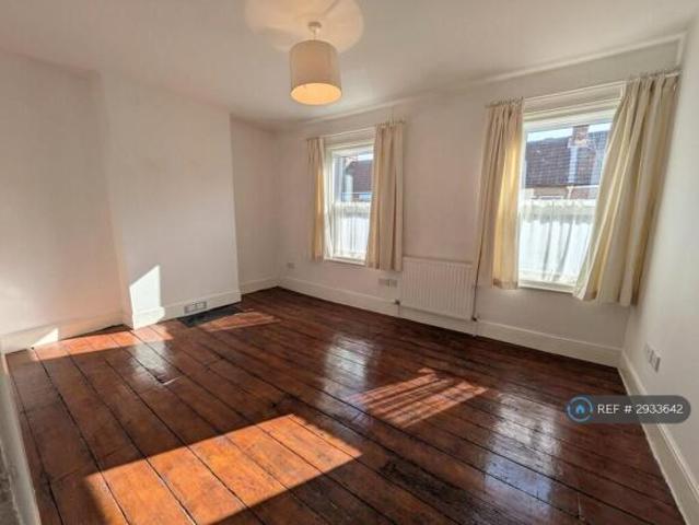 2 bedroom terraced house for rent in Oxford Street, Exeter, EX2