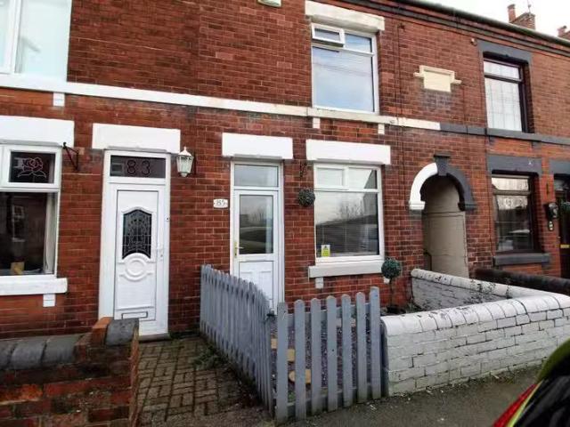 2 bedroom terraced house for rent in Oxford Street, Swadlincot.