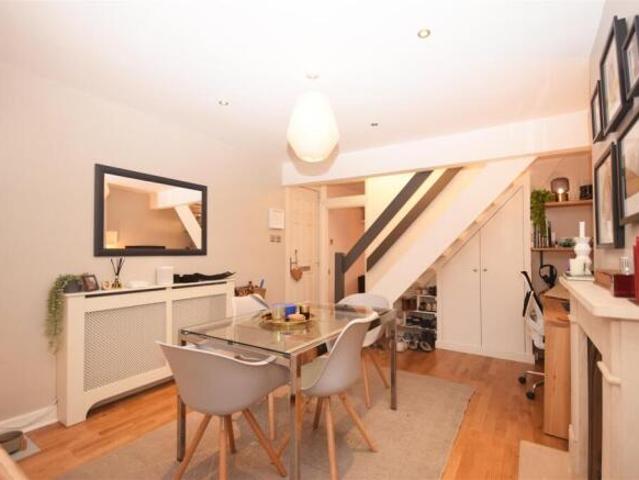 2 bedroom terraced house for rent in Lower Mortlake Road, Richmond, TW9