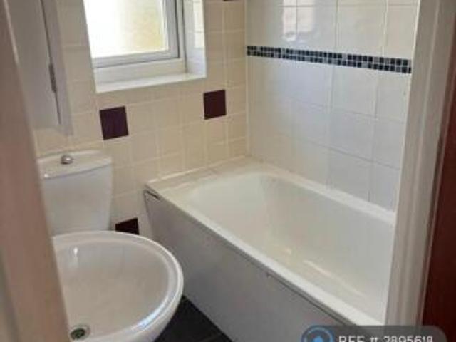 2 bedroom terraced house for rent in Lockheart Crescent, Oxford, OX4