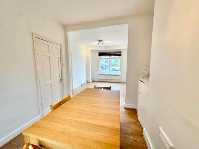2 bedroom terraced house for rent in Long Lane, Finchley N3