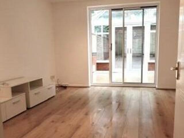 2 Bedroom Terraced House For Rent In London