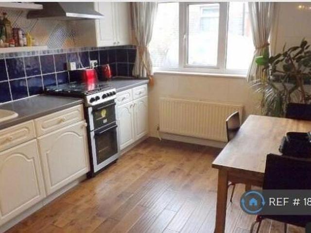 2 Bedroom Terraced House For Rent In London